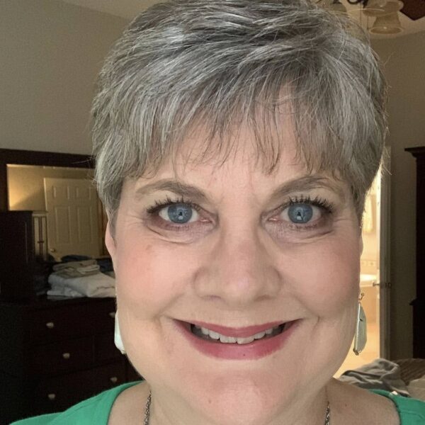 55+ Flattering Haircuts And Hairstyles For Women Over 40 – Midlife Rambler