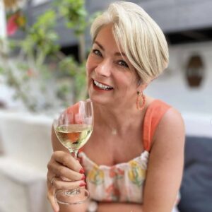 55+ Flattering Haircuts And Hairstyles For Women Over 40 – Midlife Rambler
